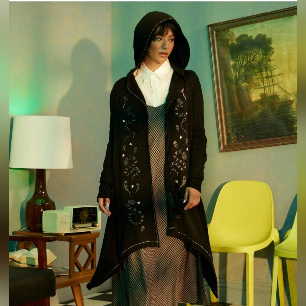 Beetlejuice Beetlejuice Lydia Sandworm Ghost Hooded C… - Gem